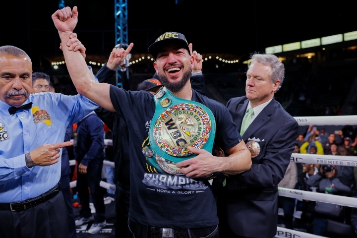 “Bulldozer” Mendoza demolishes “Towering Inferno” Fundora - World ...